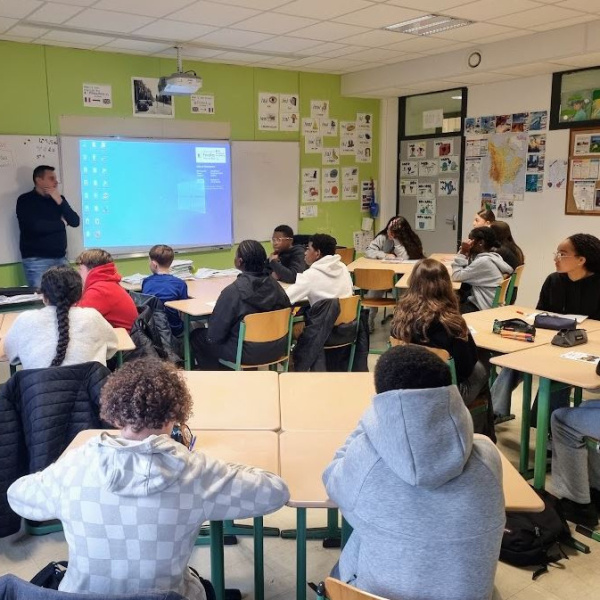 Les 4ème5 rencontrent MCA Process - Collège Max Jacob