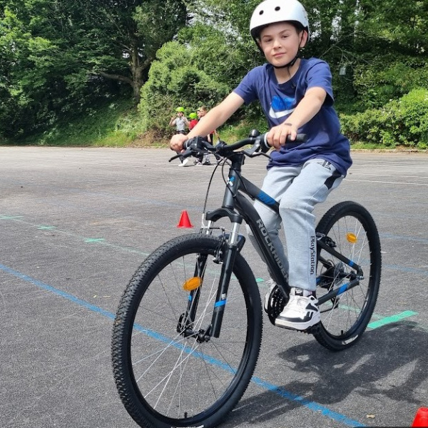 (VIDEO) Des vélos en EPS pour les 6ème4 et 6ème5 - Collège Max Jacob