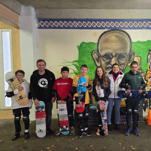 Les élèves du groupe ULIS reprennent les skateboards - Collège Max Jacob