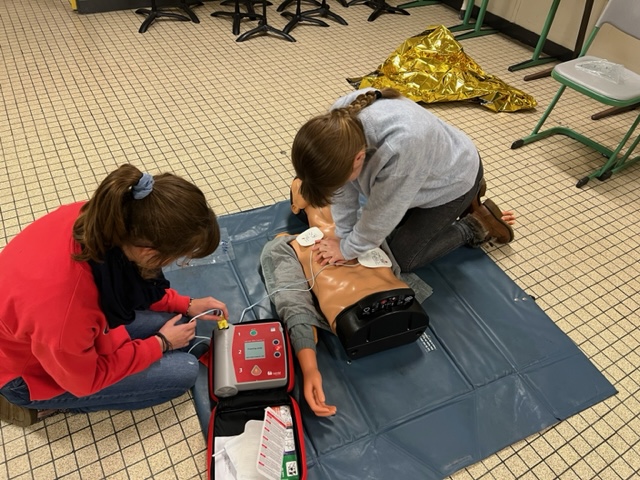Cadets de la sécurité : la formation au secourisme continue - Collège ...